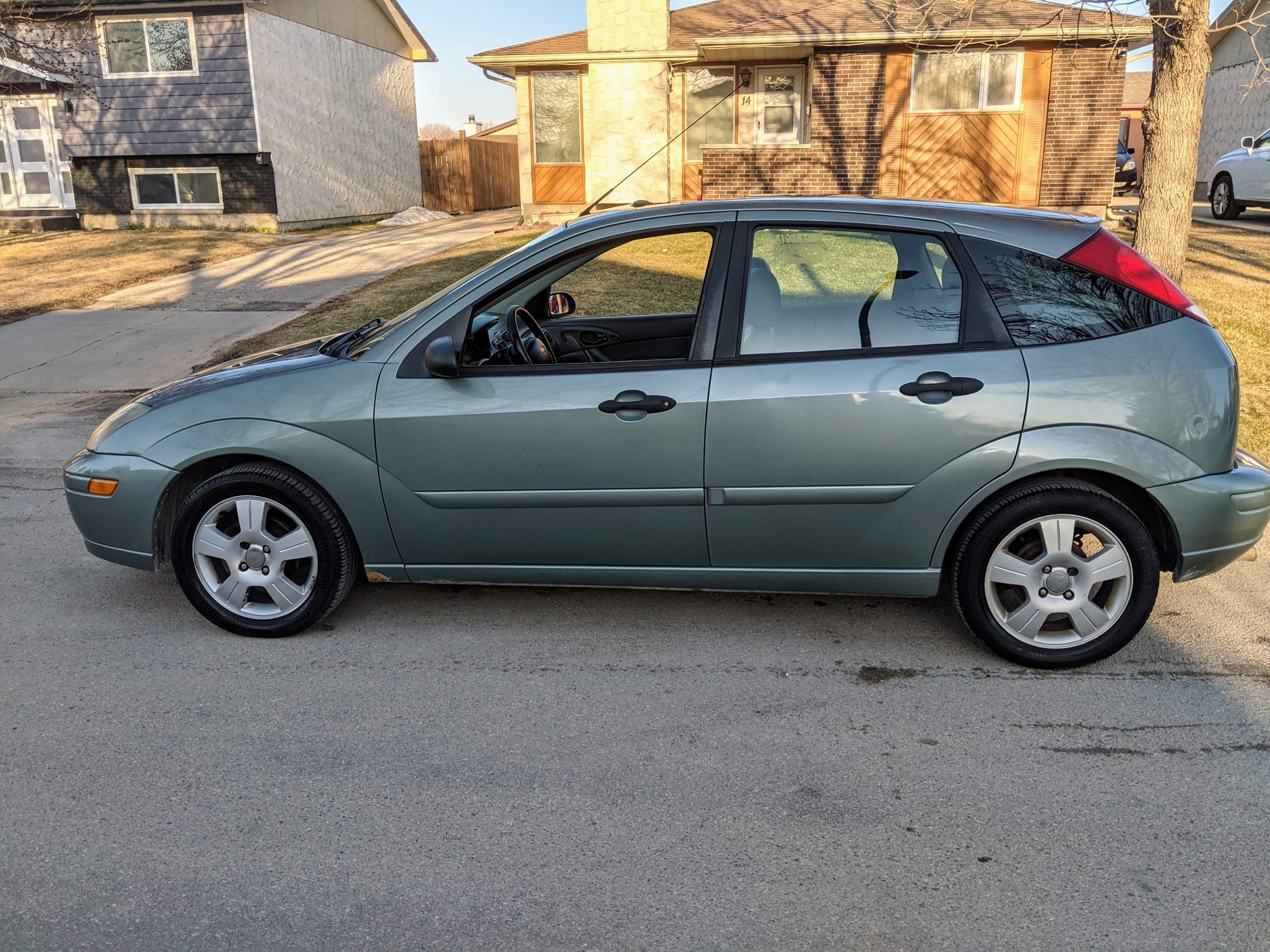2004 FORD Focus ZX5 – Used Cars Winnipeg