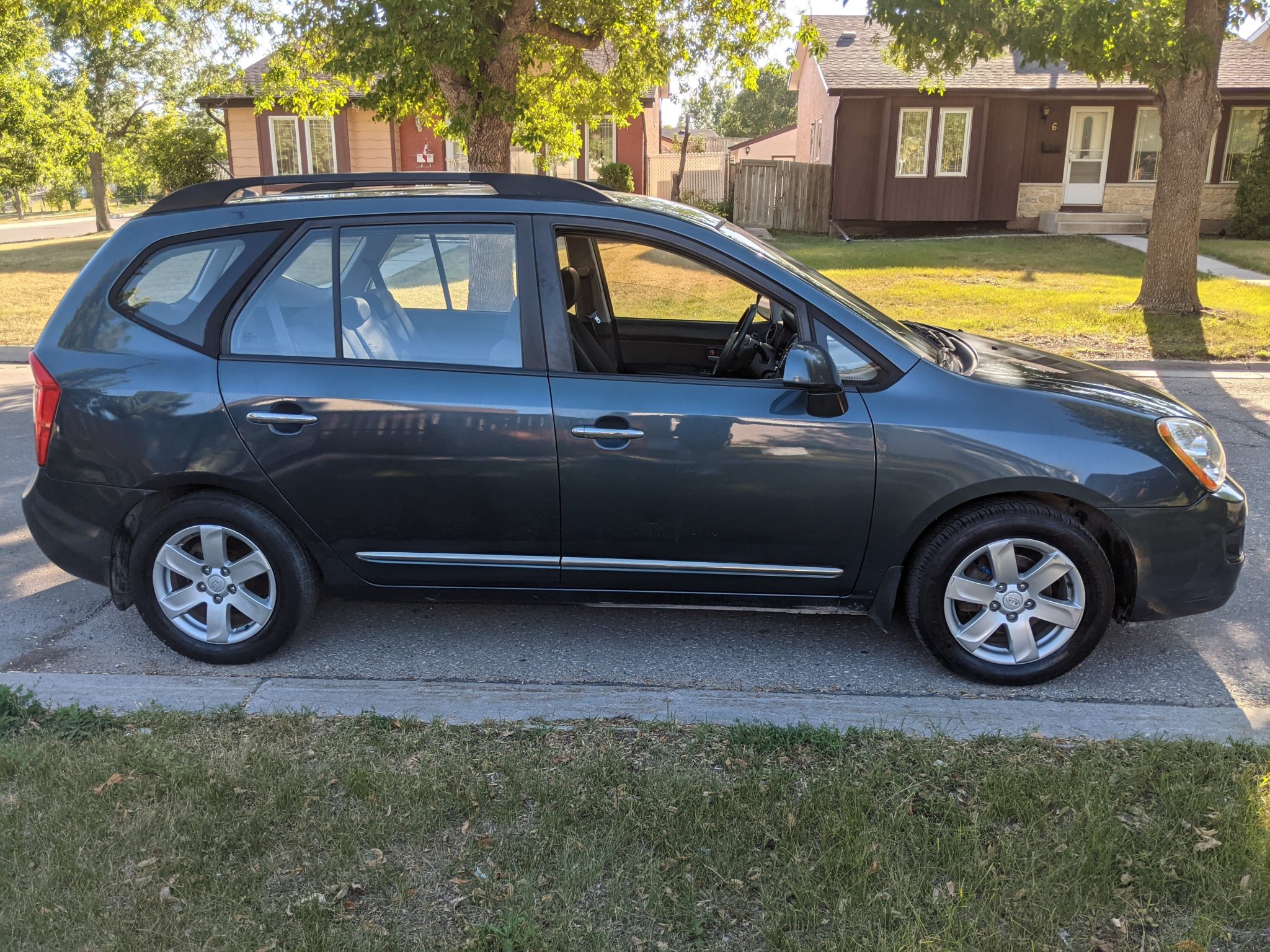 2009 KIA Rondo – Used Cars Winnipeg